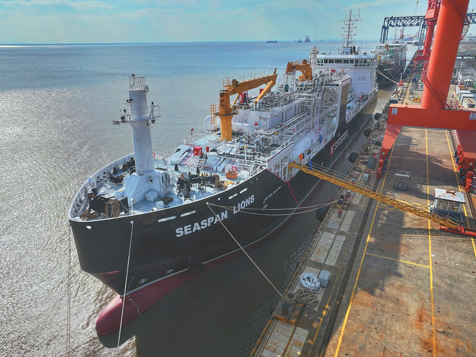 7600立方米LNG加注船_中共江苏省委新闻网